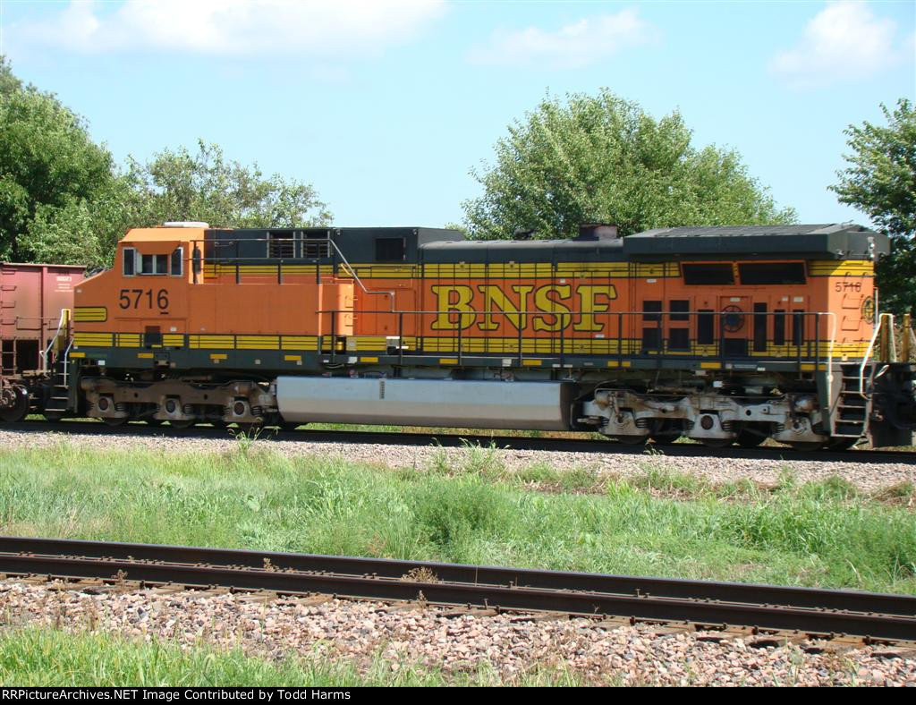 BNSF 5716